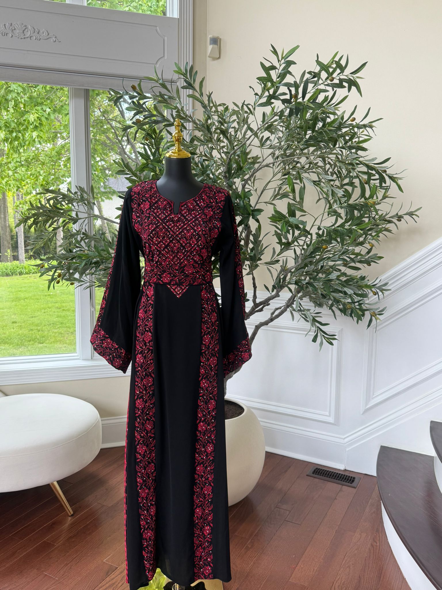 Tatreez Red Thobe/ A – ABAYATMUNA